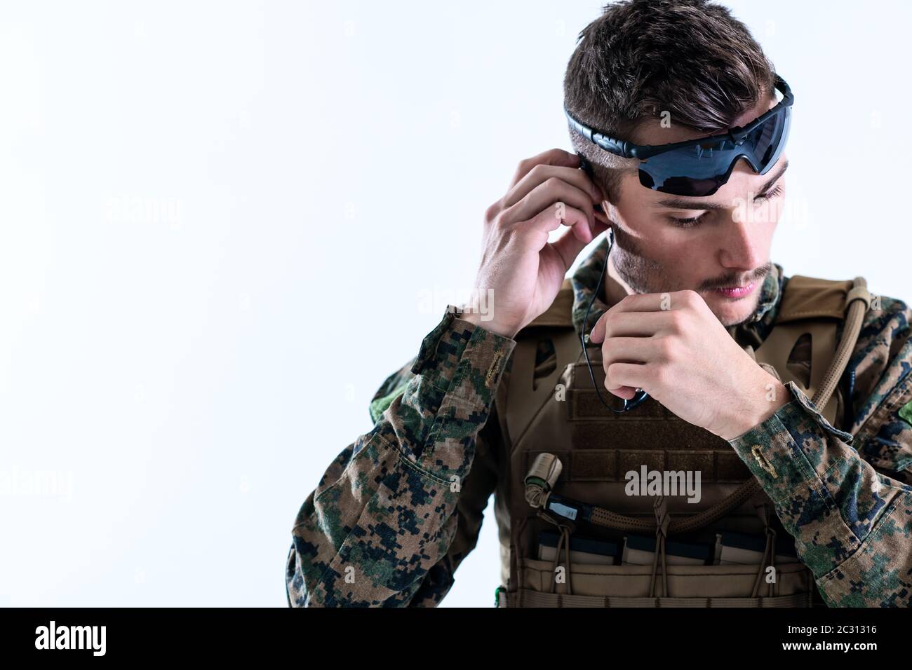 Soldier preparing tactical gear action hi-res stock photography and ...