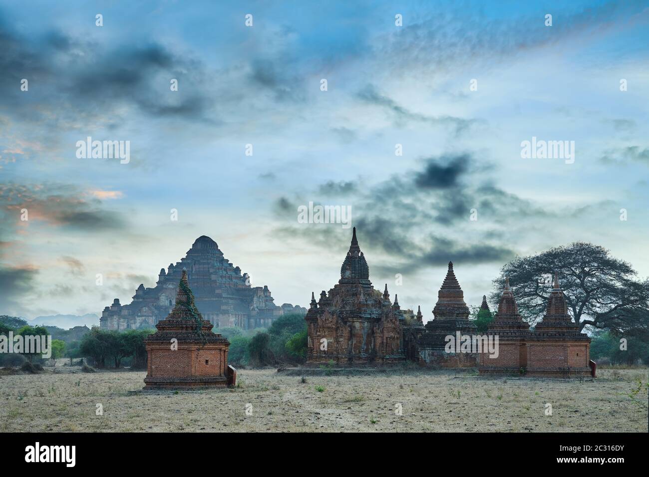 Bagan temples pagodas view myanmar hi-res stock photography and images ...