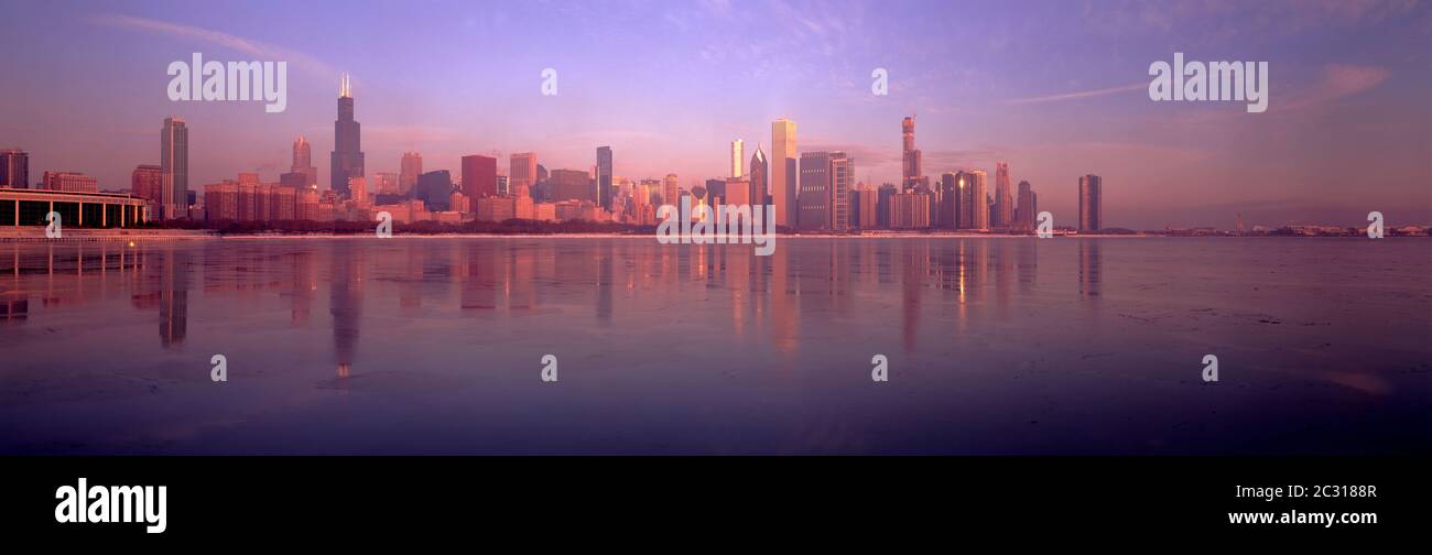 Chicago skyline reflection hi-res stock photography and images - Alamy