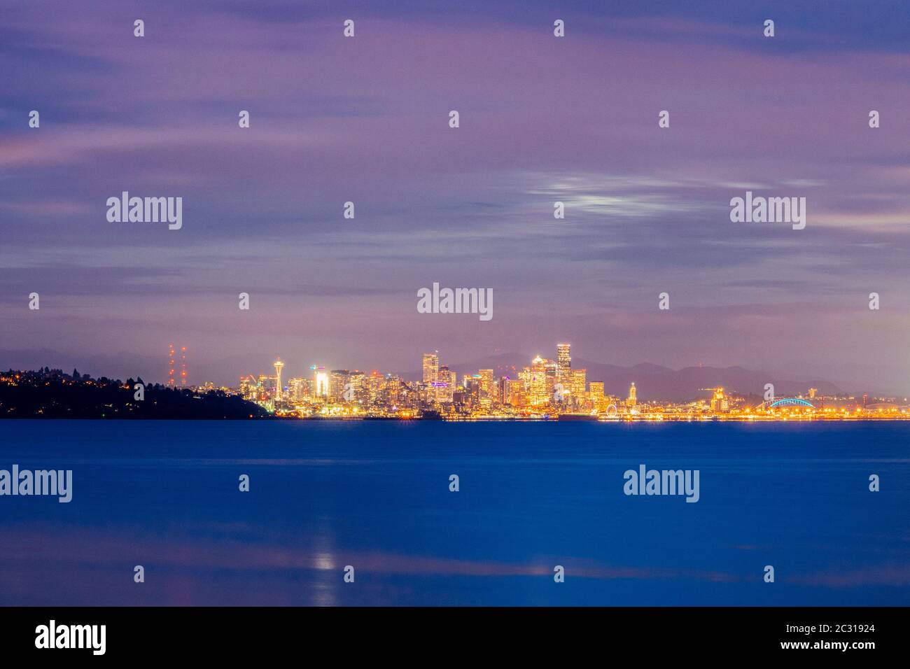 Seattle waterfront skyline at sunset, Washington, USA Stock Photo - Alamy