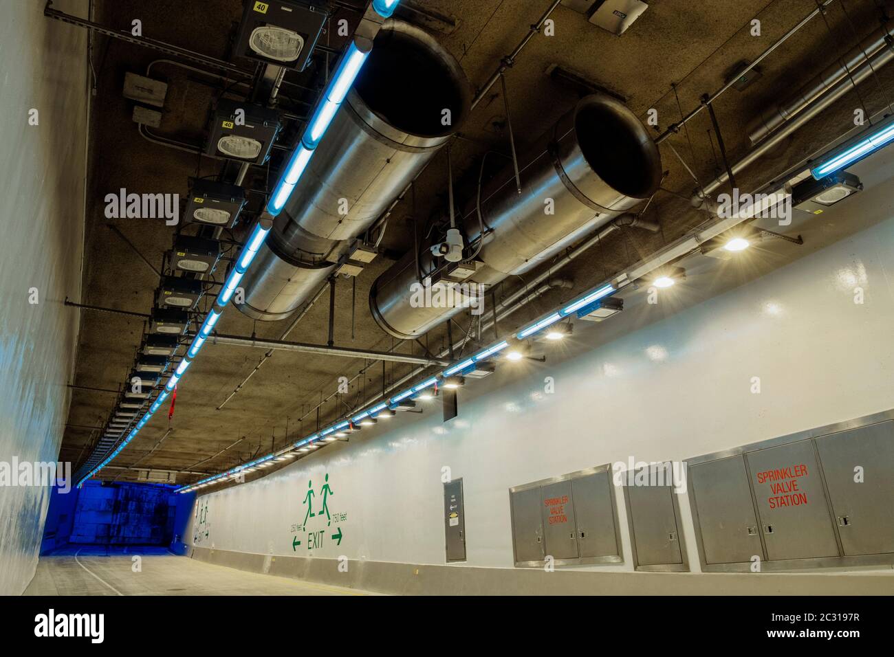 Tunnel ceiling hi-res stock photography and images - Alamy