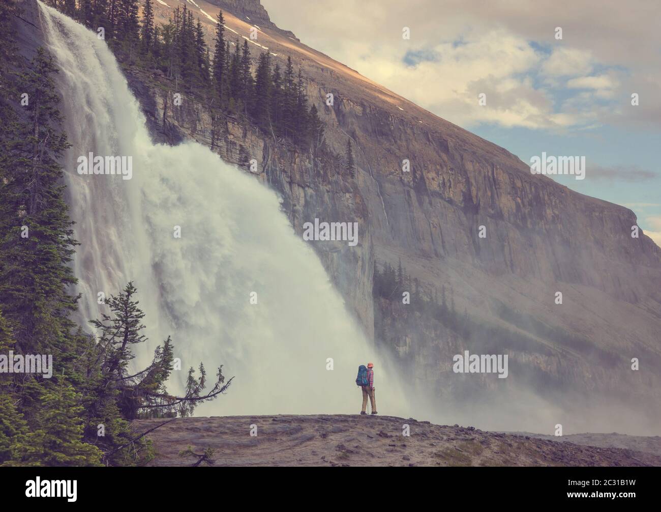 Mount robson in summer hi-res stock photography and images - Alamy