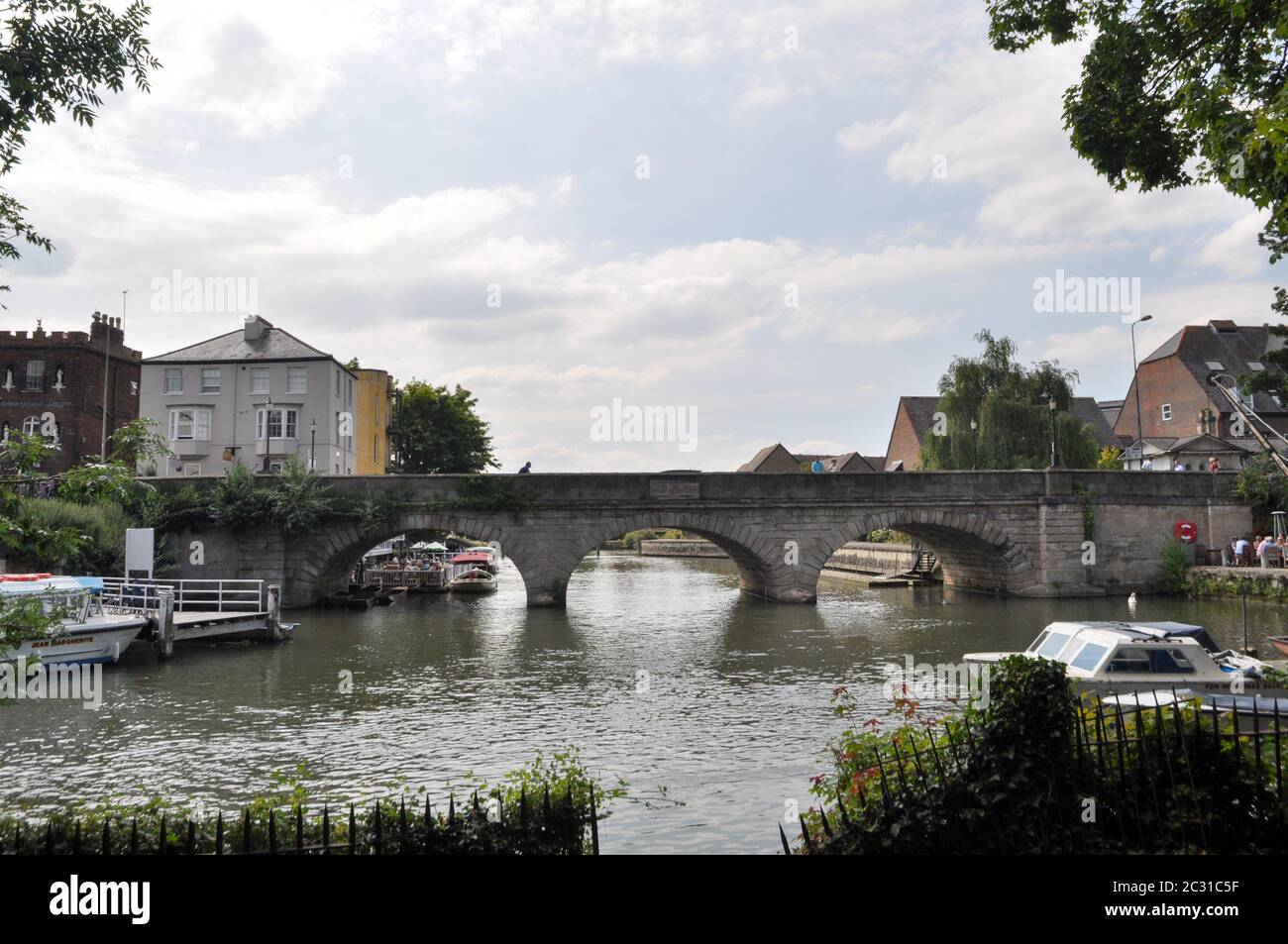 Thames flows through Oxford Stock Photo - Alamy