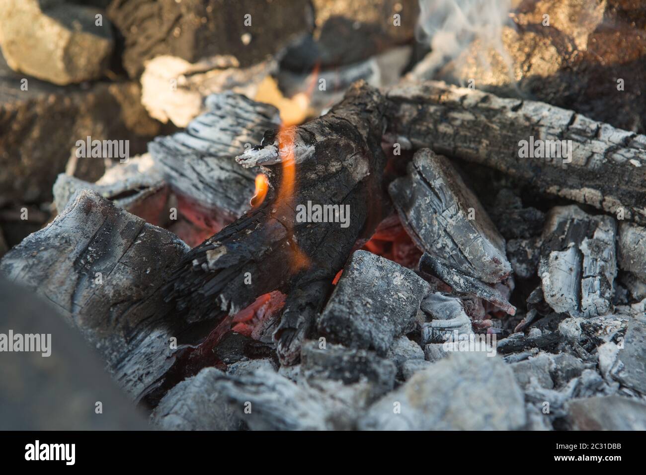 Coal grate ashes hi-res stock photography and images - Alamy