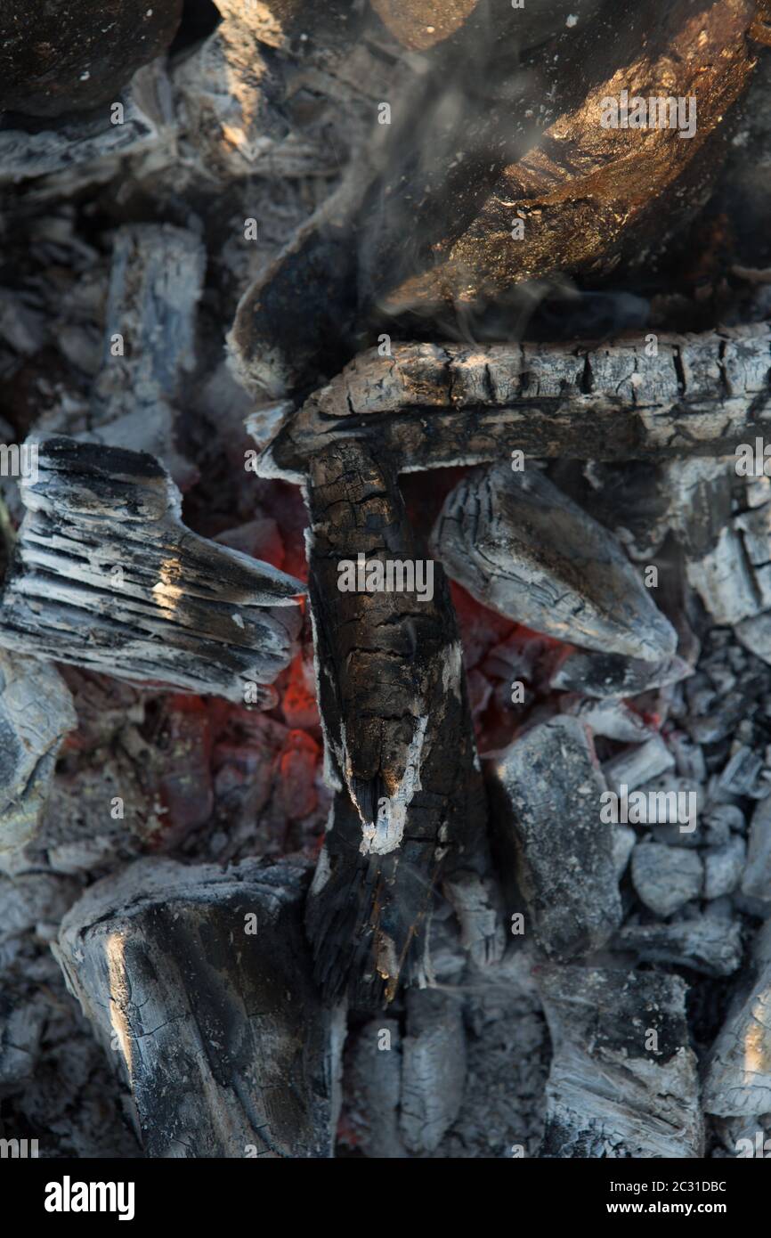 Smouldering coals. Ashes in the barbecue Stock Photo - Alamy