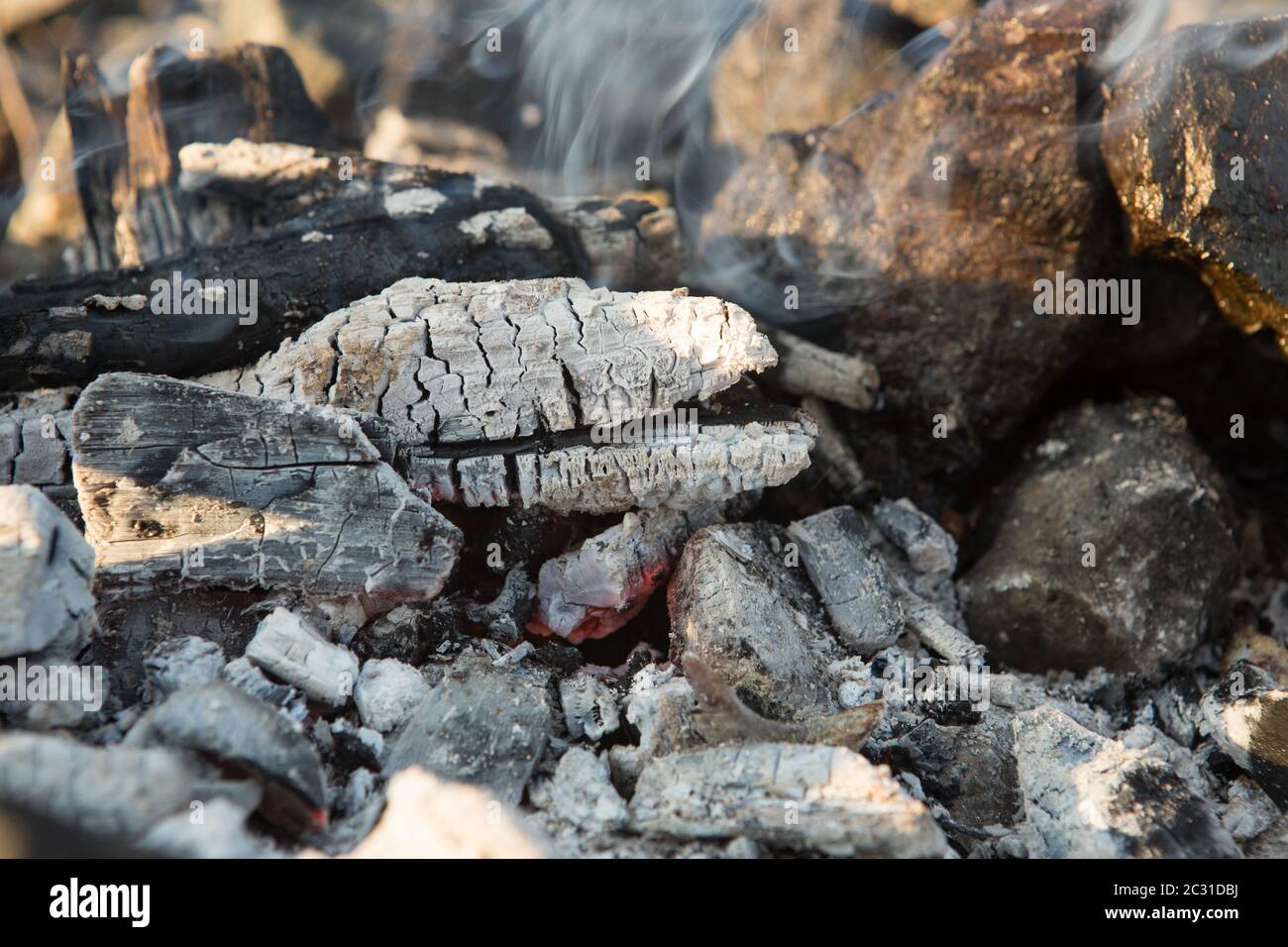 Smouldering coals. Ashes in the barbecue Stock Photo - Alamy