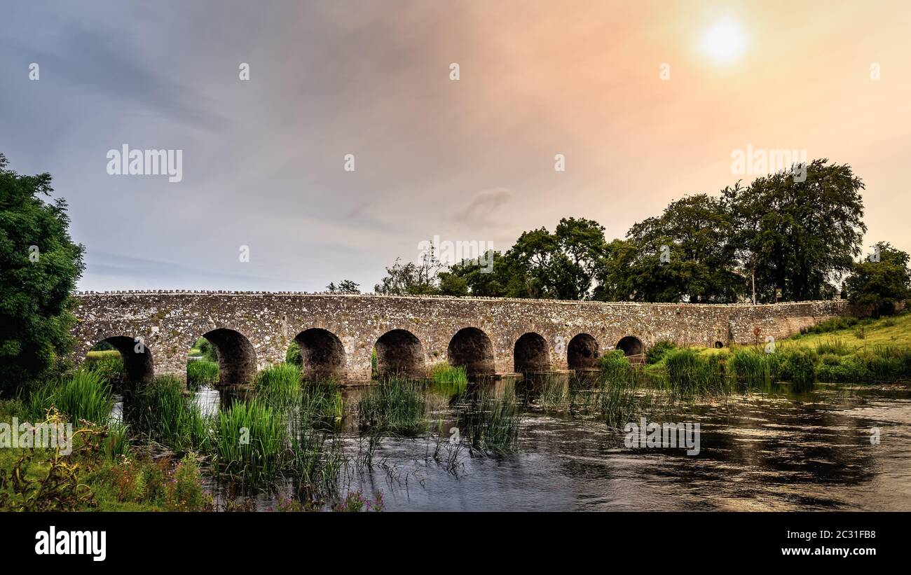 Old stone bridge ireland hi-res stock photography and images - Alamy