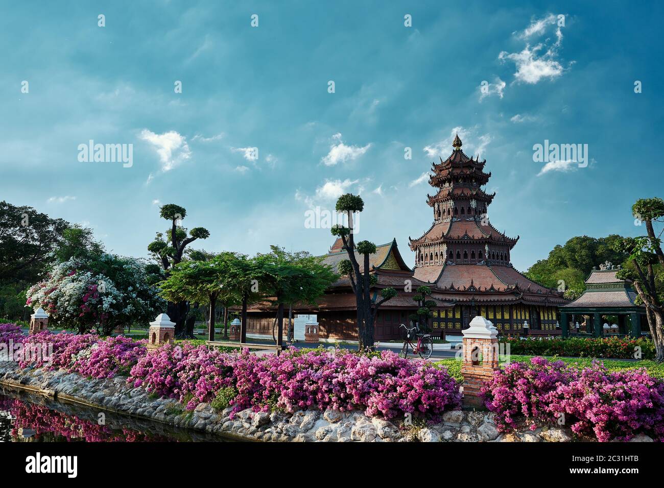 Bangkok ladies hi-res stock photography and images - Alamy