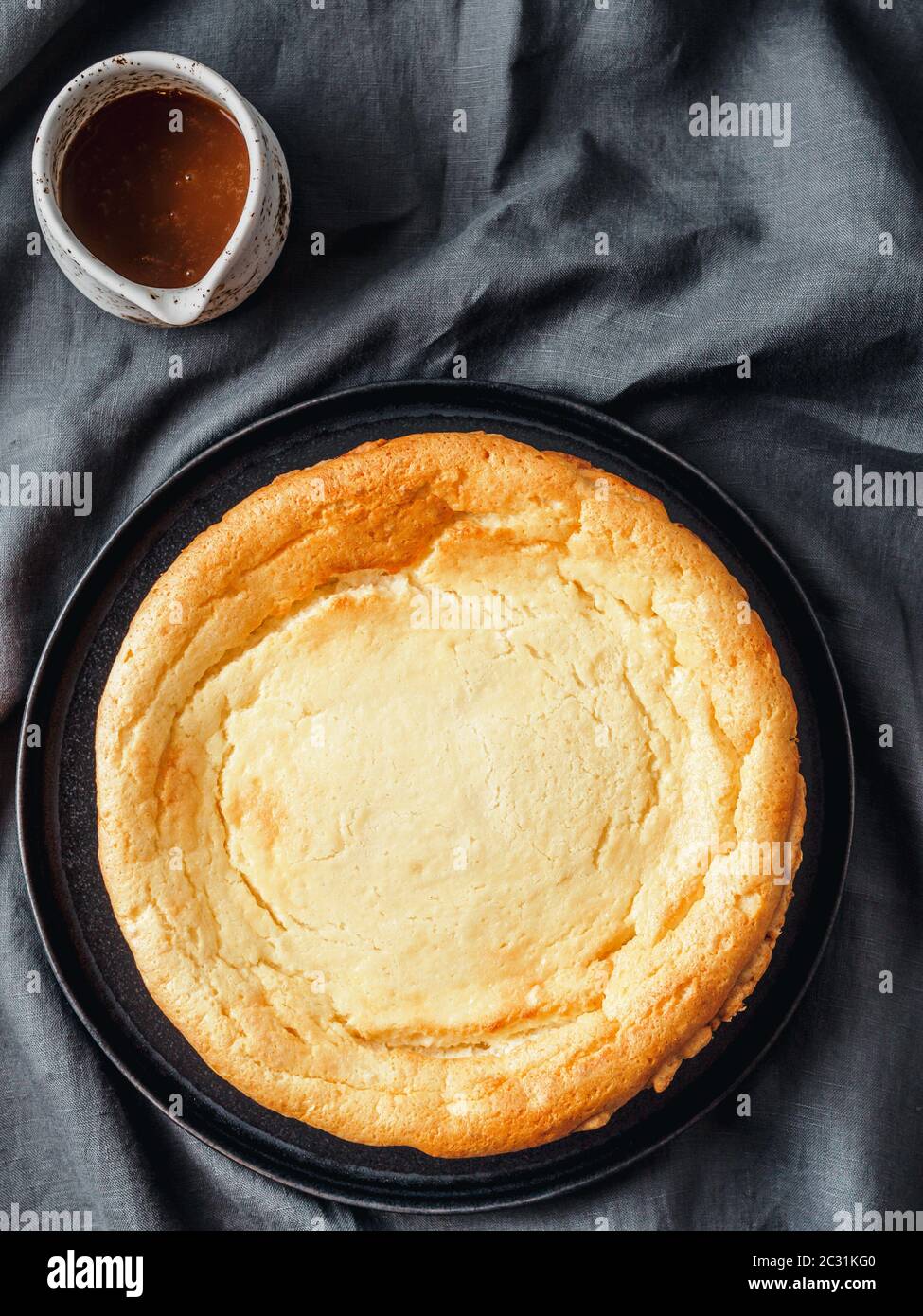 Cheesecake top view hi-res stock photography and images - Alamy