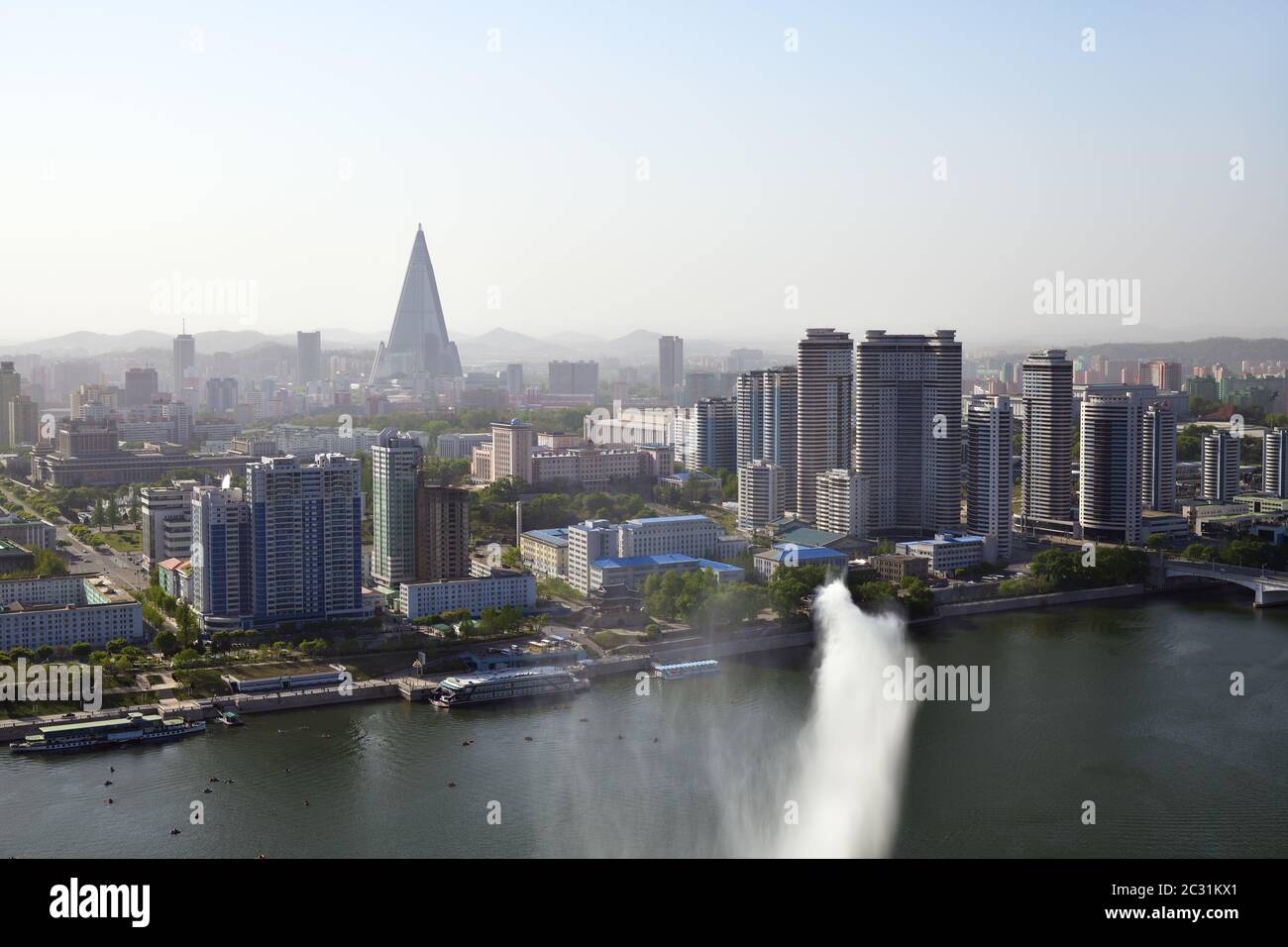 Taedong river skyline pyongyang hi-res stock photography and images - Alamy