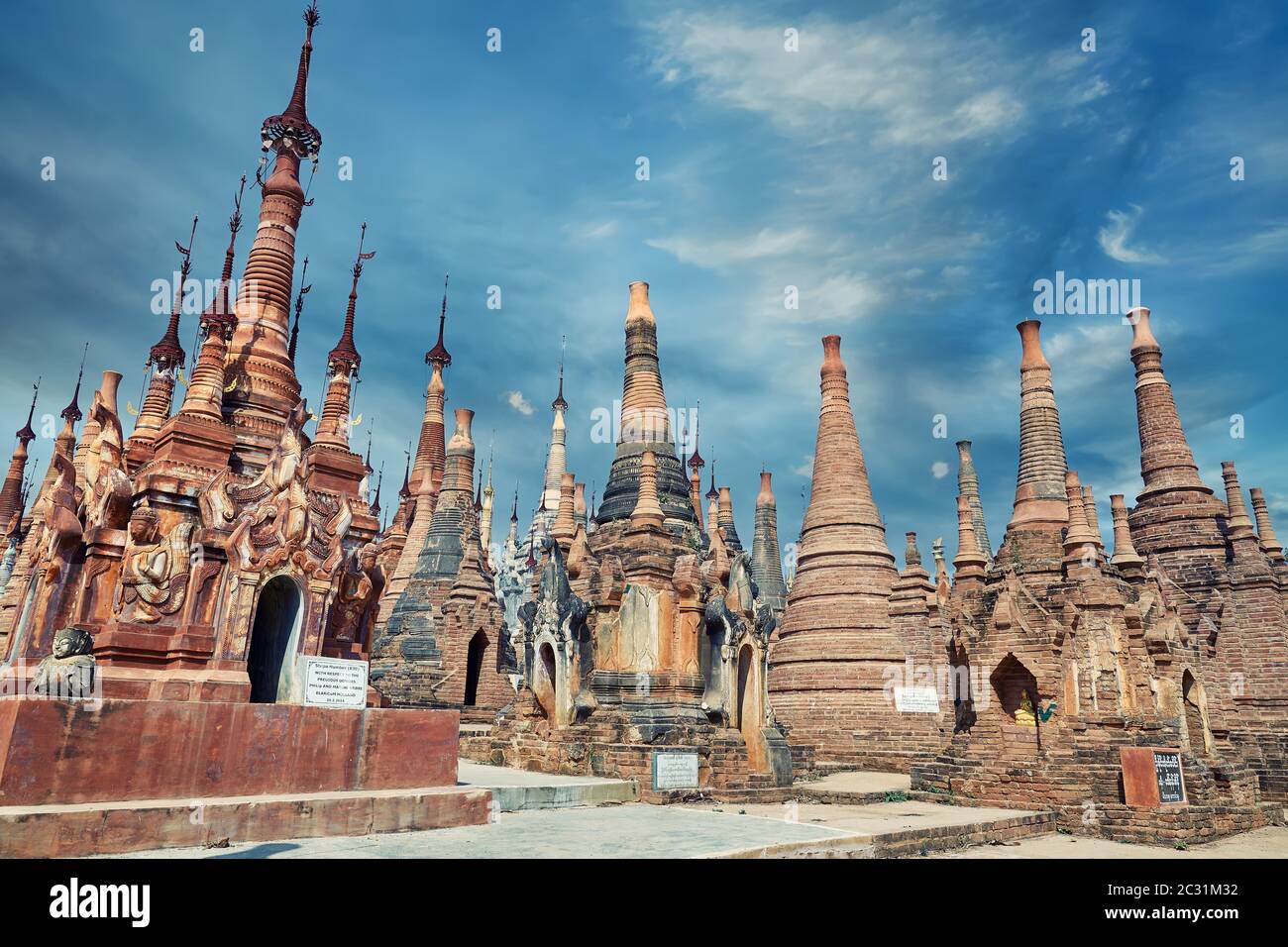 Shwe inn dein pagoda hi-res stock photography and images - Alamy