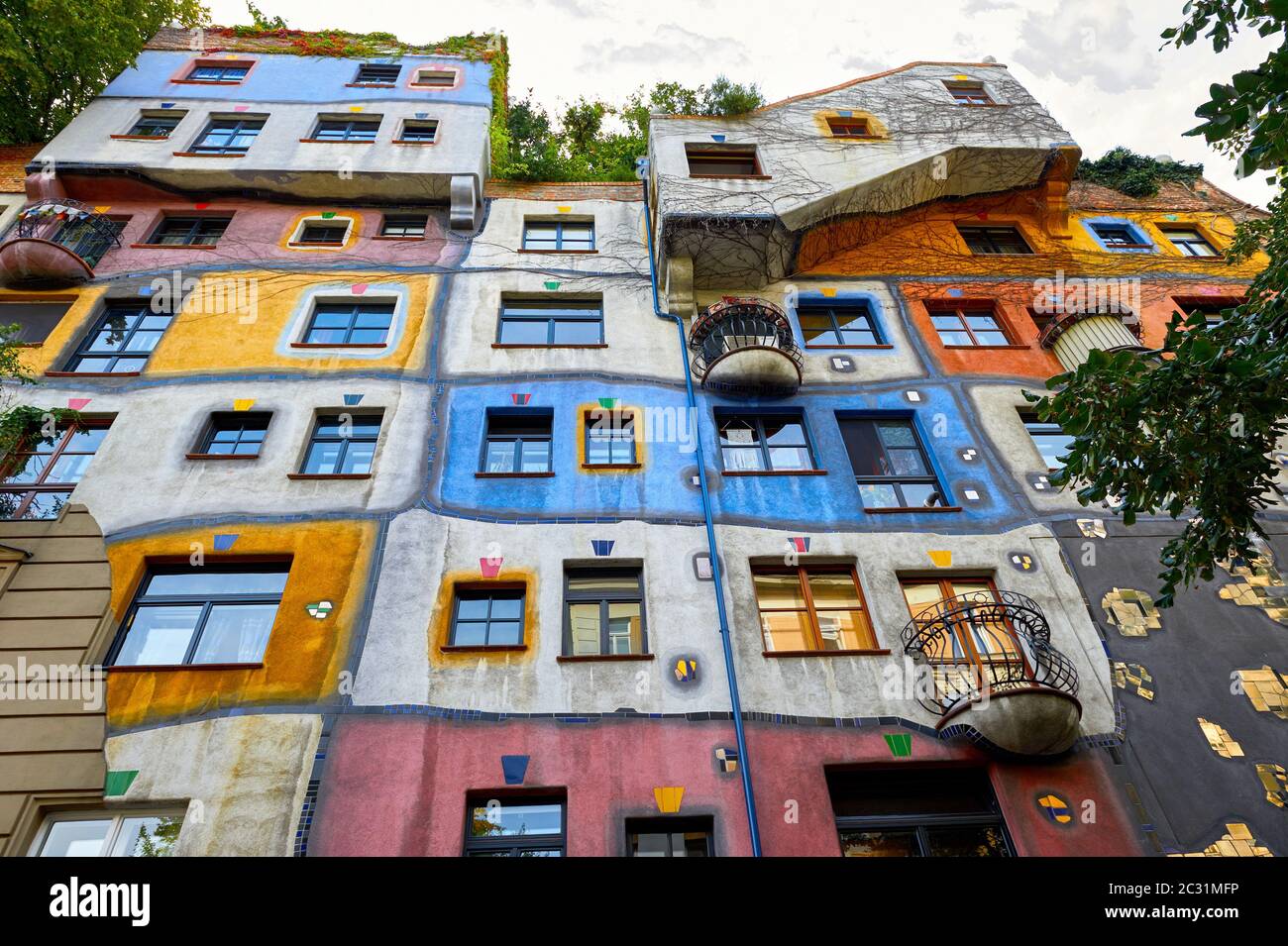Windows hundertwasserhaus in vienna hi-res stock photography and images ...
