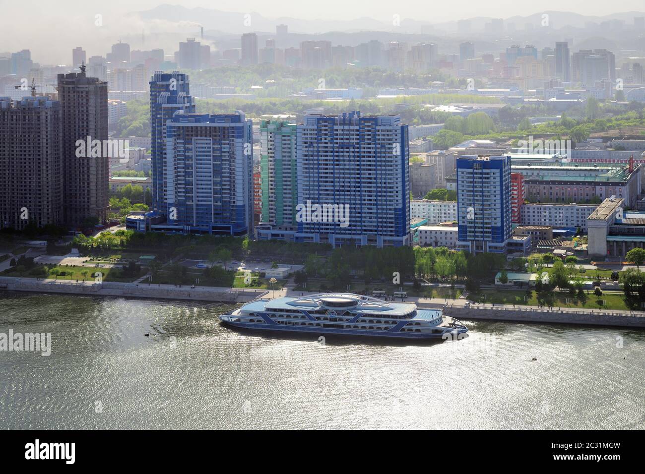 Pyongyang restaurant hi-res stock photography and images - Alamy