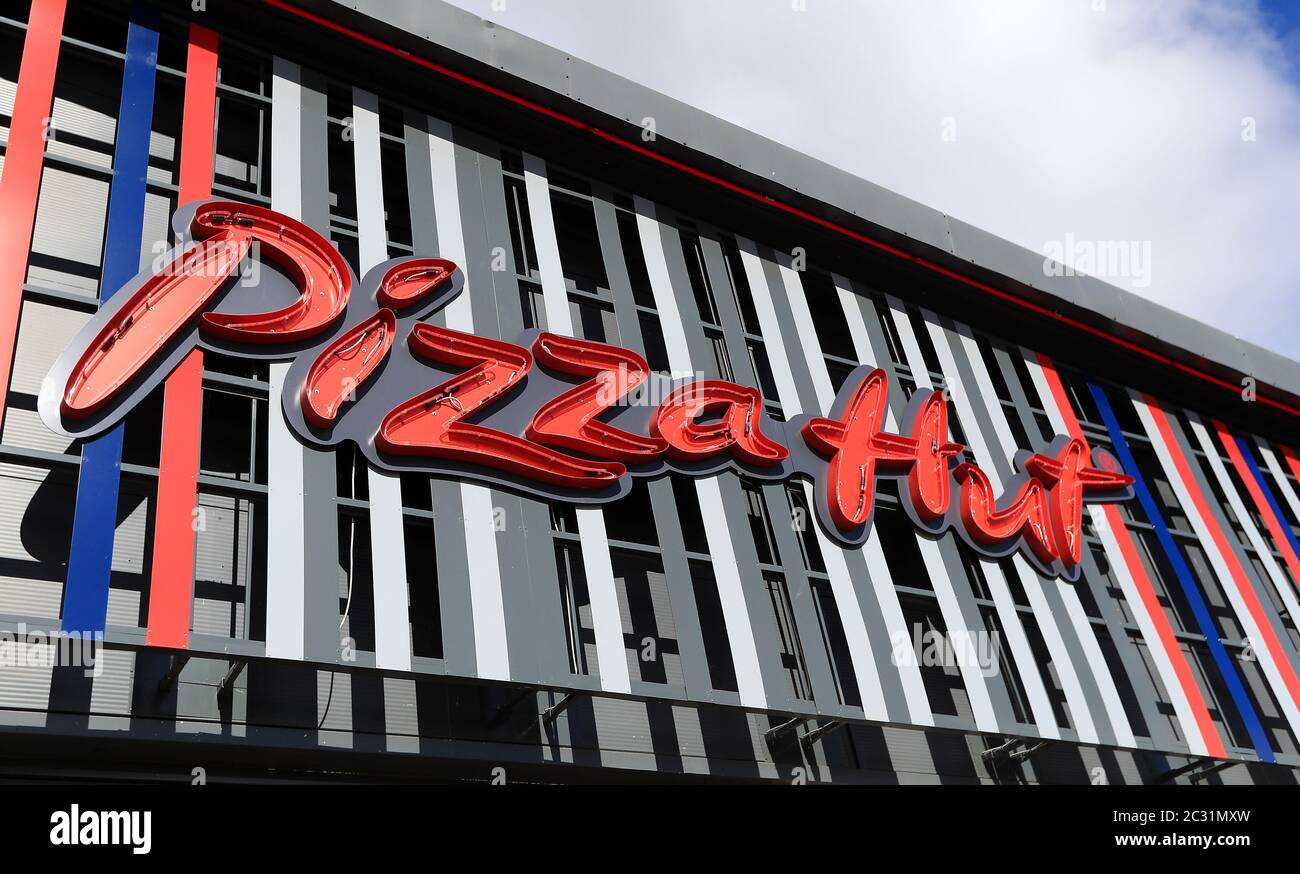 Pizza Hut restaurant Stock Photo - Alamy