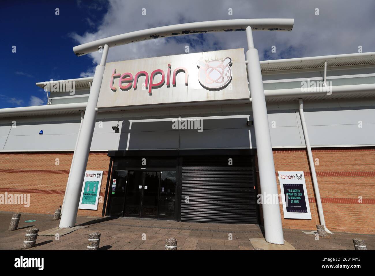 Tenpin bowling alley uk hi-res stock photography and images - Alamy