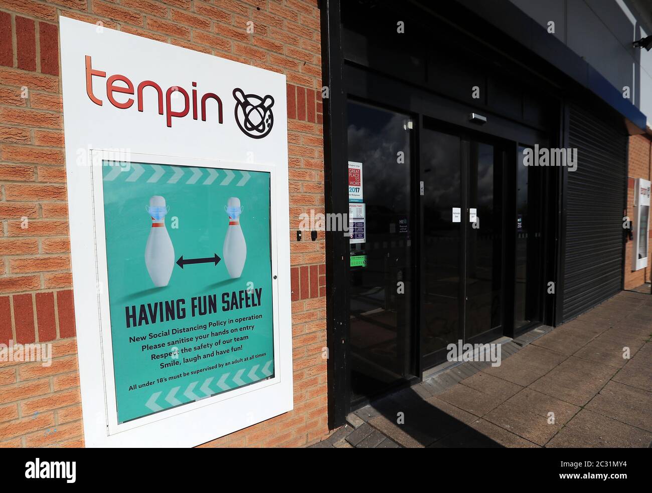 Tenpin bowling alley uk hi-res stock photography and images - Alamy