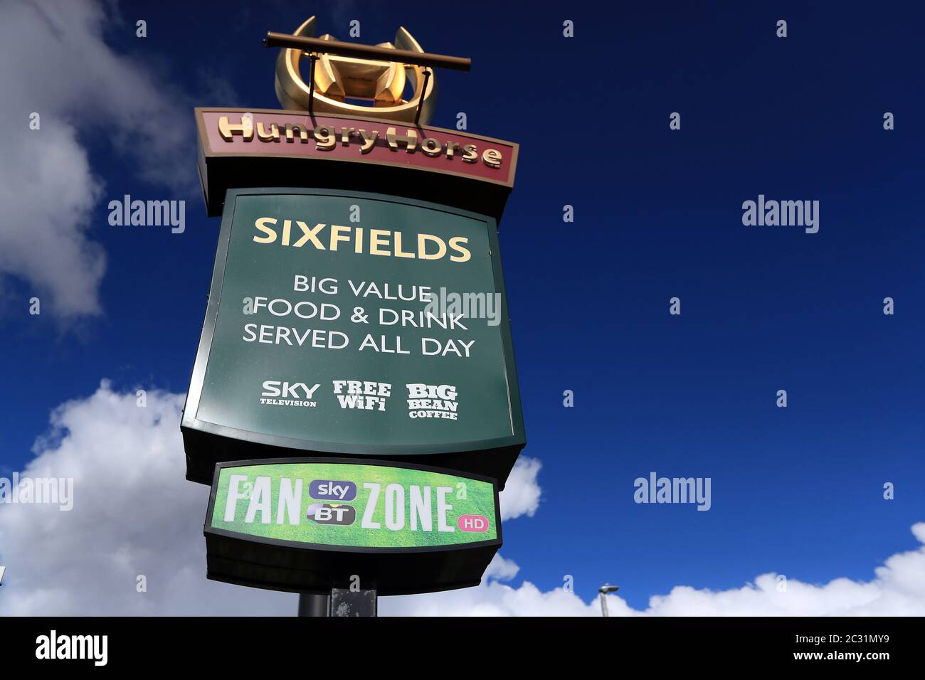Sixfields Hungry Horse restaurant and pub Stock Photo - Alamy