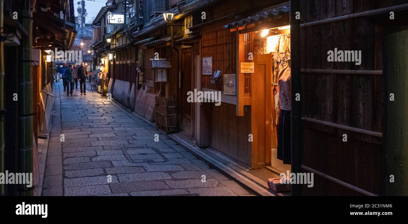 Historic urban street scene in kyoto hi-res stock photography and ...