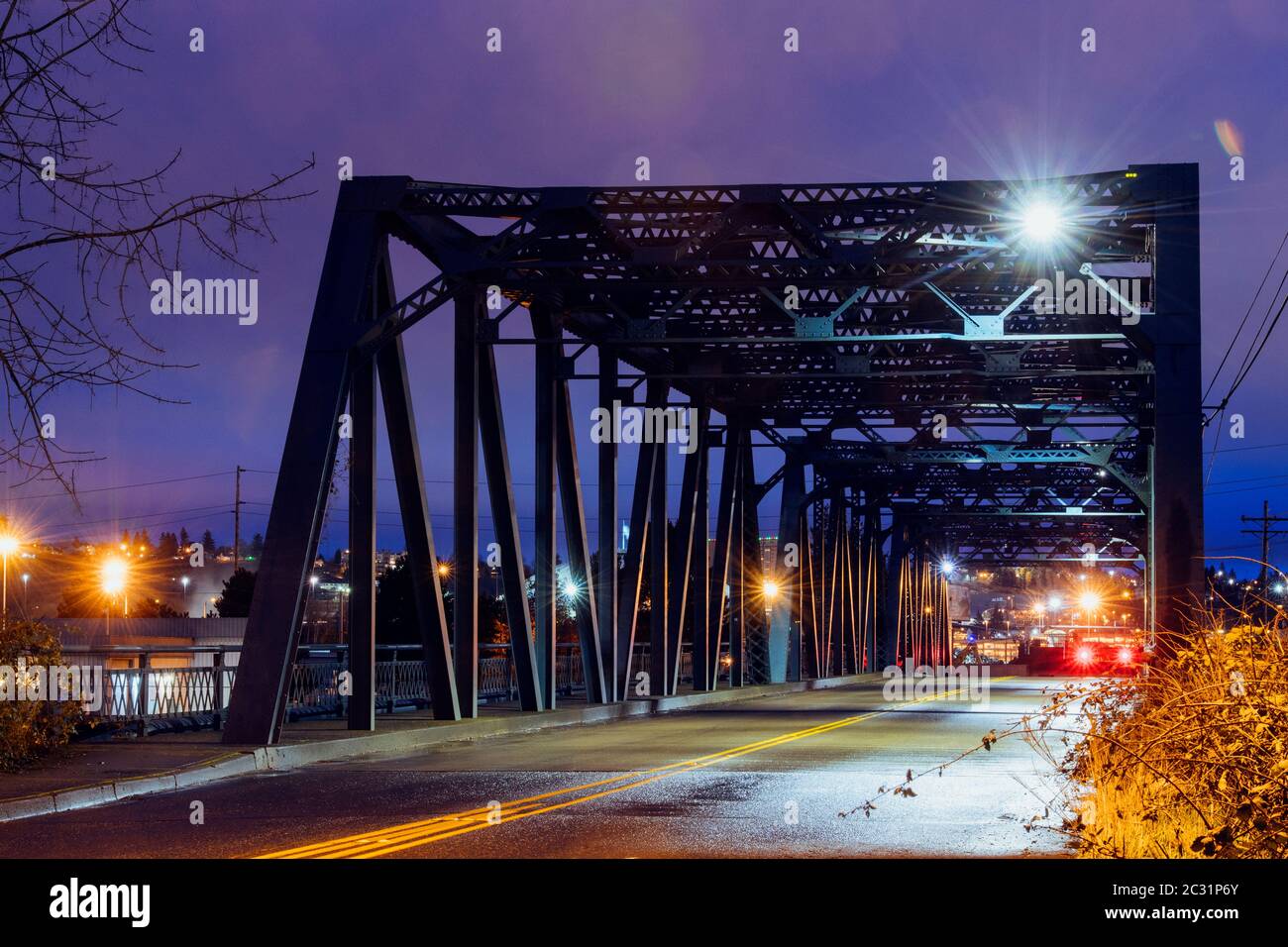 Bridge city building road hi-res stock photography and images - Alamy