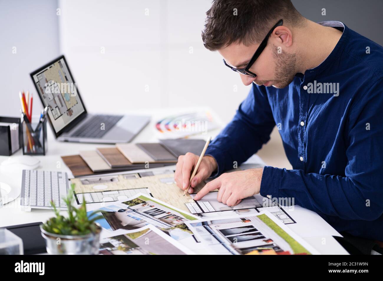 Professional stager hi-res stock photography and images - Alamy