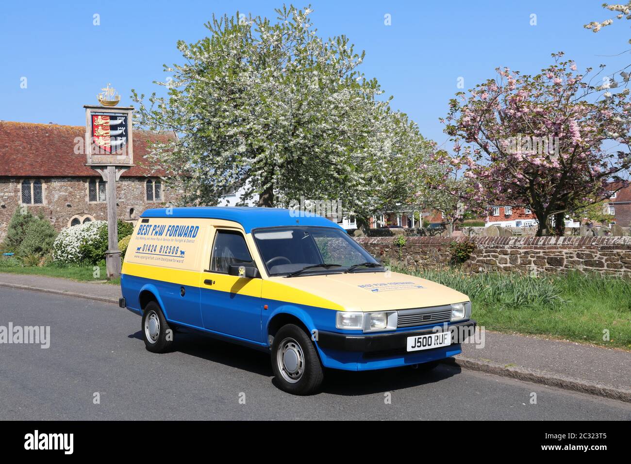 A 1992 AUSTIN ROVER MAESTRO VAN WORKING FOR A DOG WALKING BUSINESS ...
