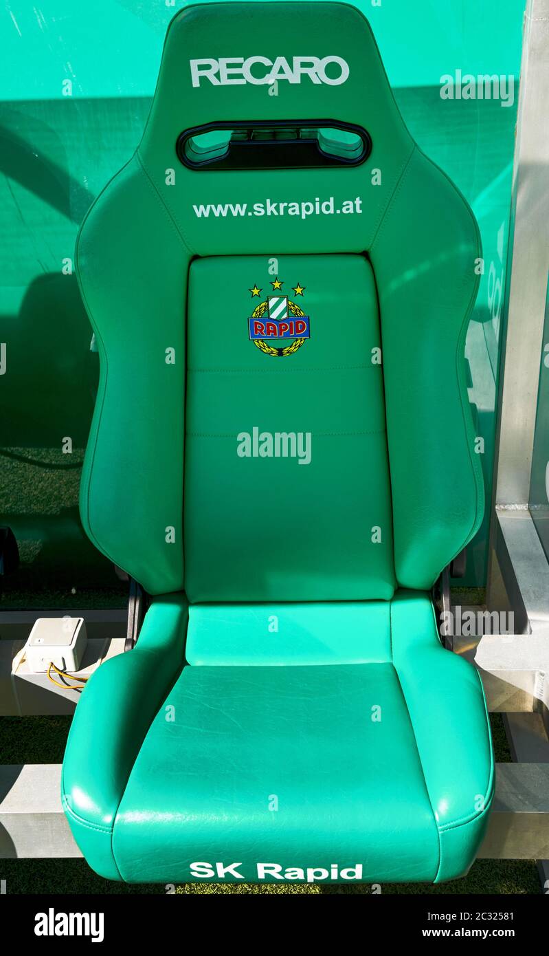 Team bench action hi-res stock photography and images - Alamy