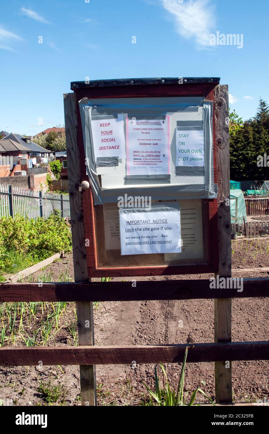 Site safety board hi-res stock photography and images - Alamy