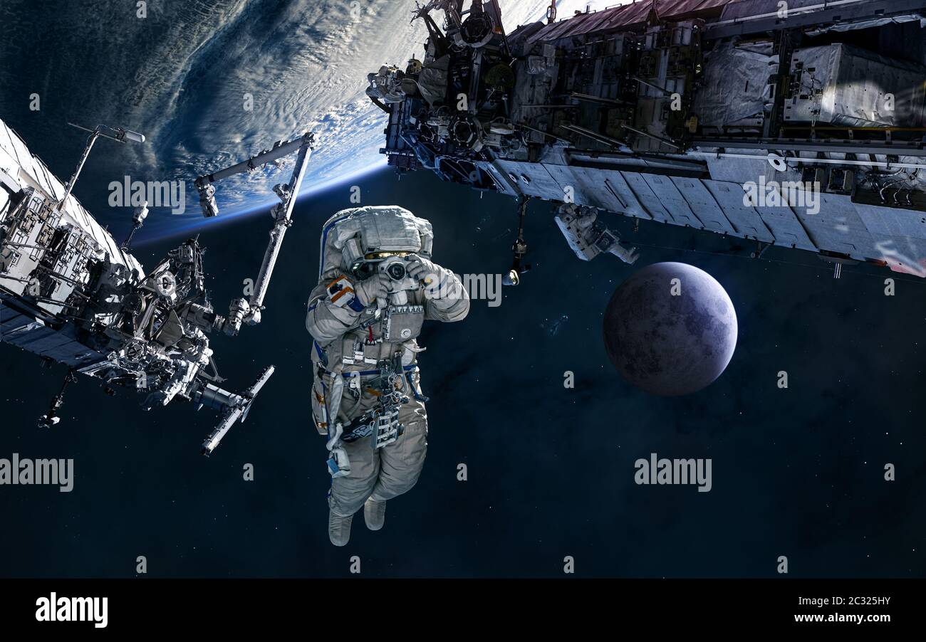 Astronaut, ISS in orbit of Earth. Moon. Solar system Stock Photo - Alamy