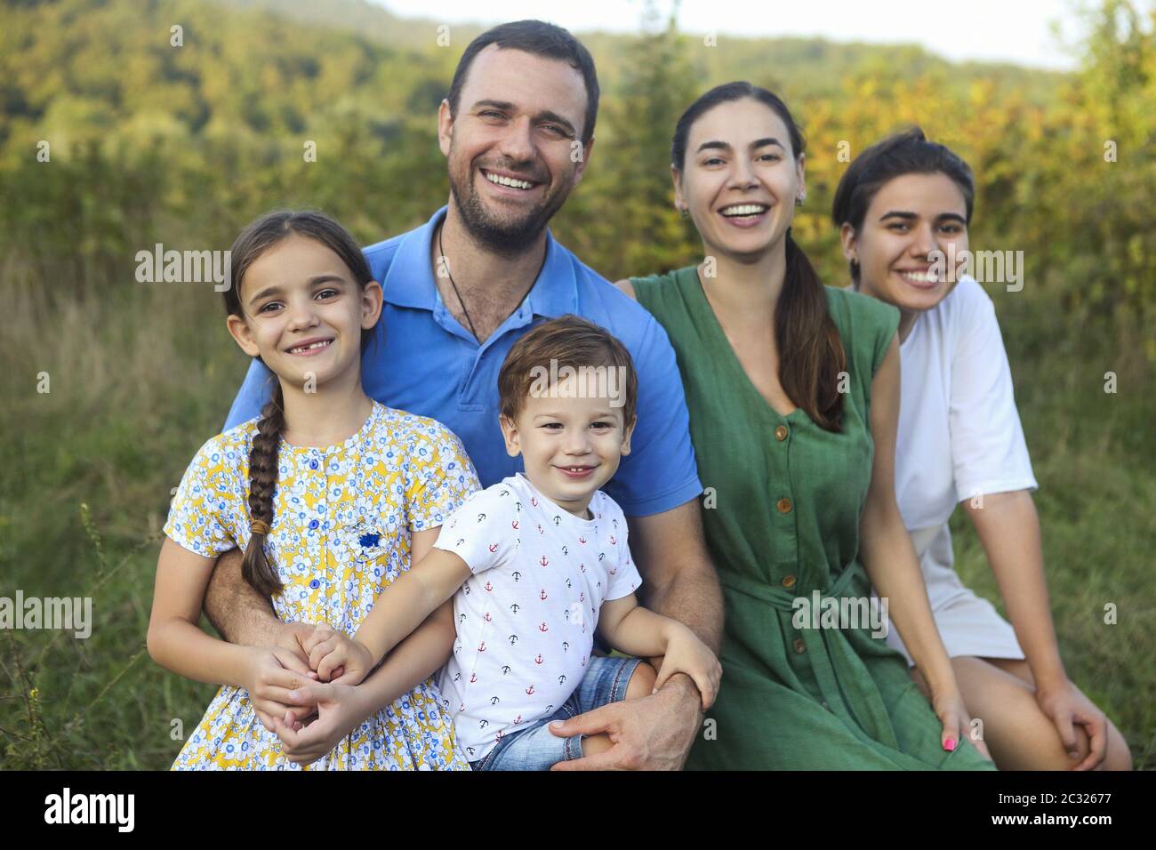 Children in the outdoors hi-res stock photography and images - Alamy
