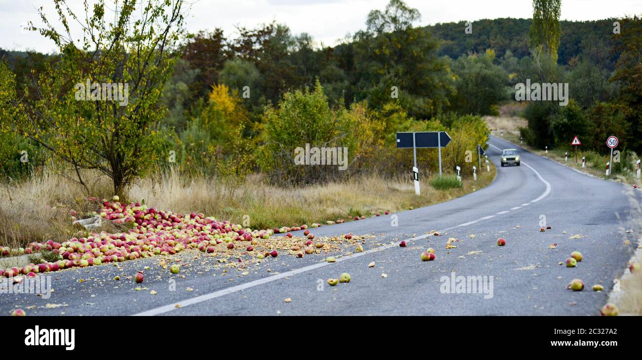 Apples on car hi-res stock photography and images - Alamy
