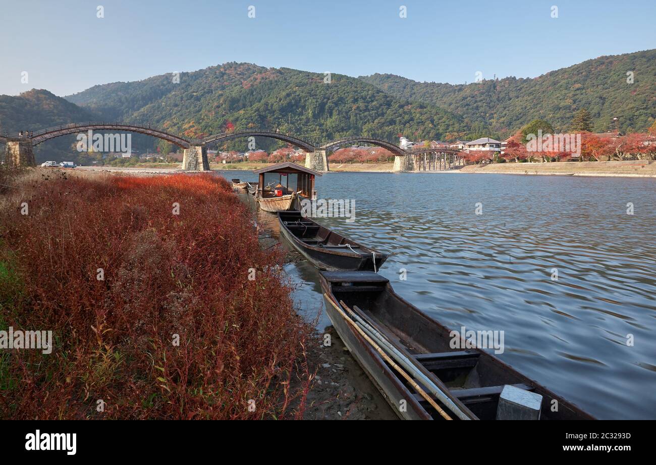 Traditional Japanese boats (wasen) on the Nishiki river in Iwakuni city ...