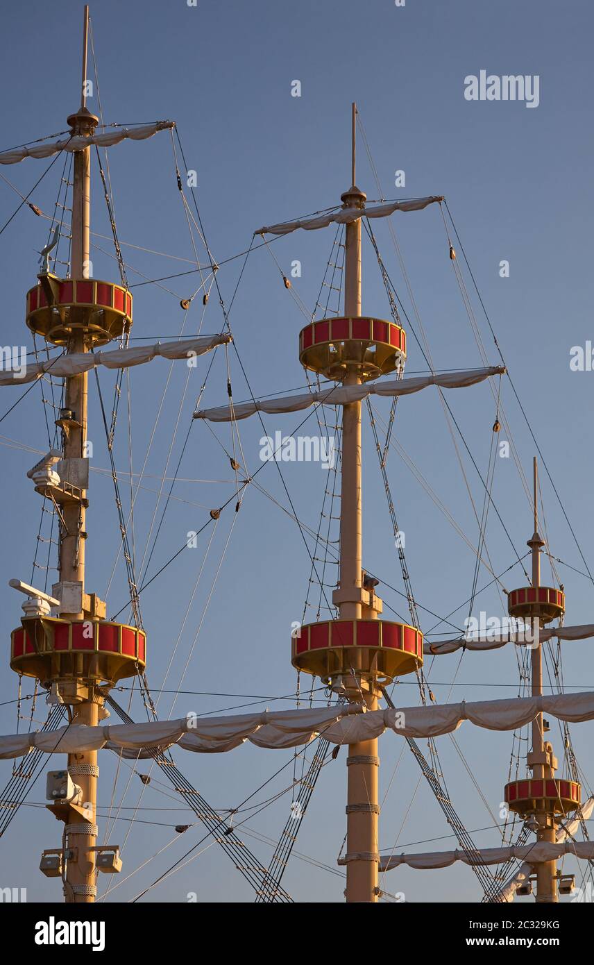 Masts and yards hi-res stock photography and images - Alamy