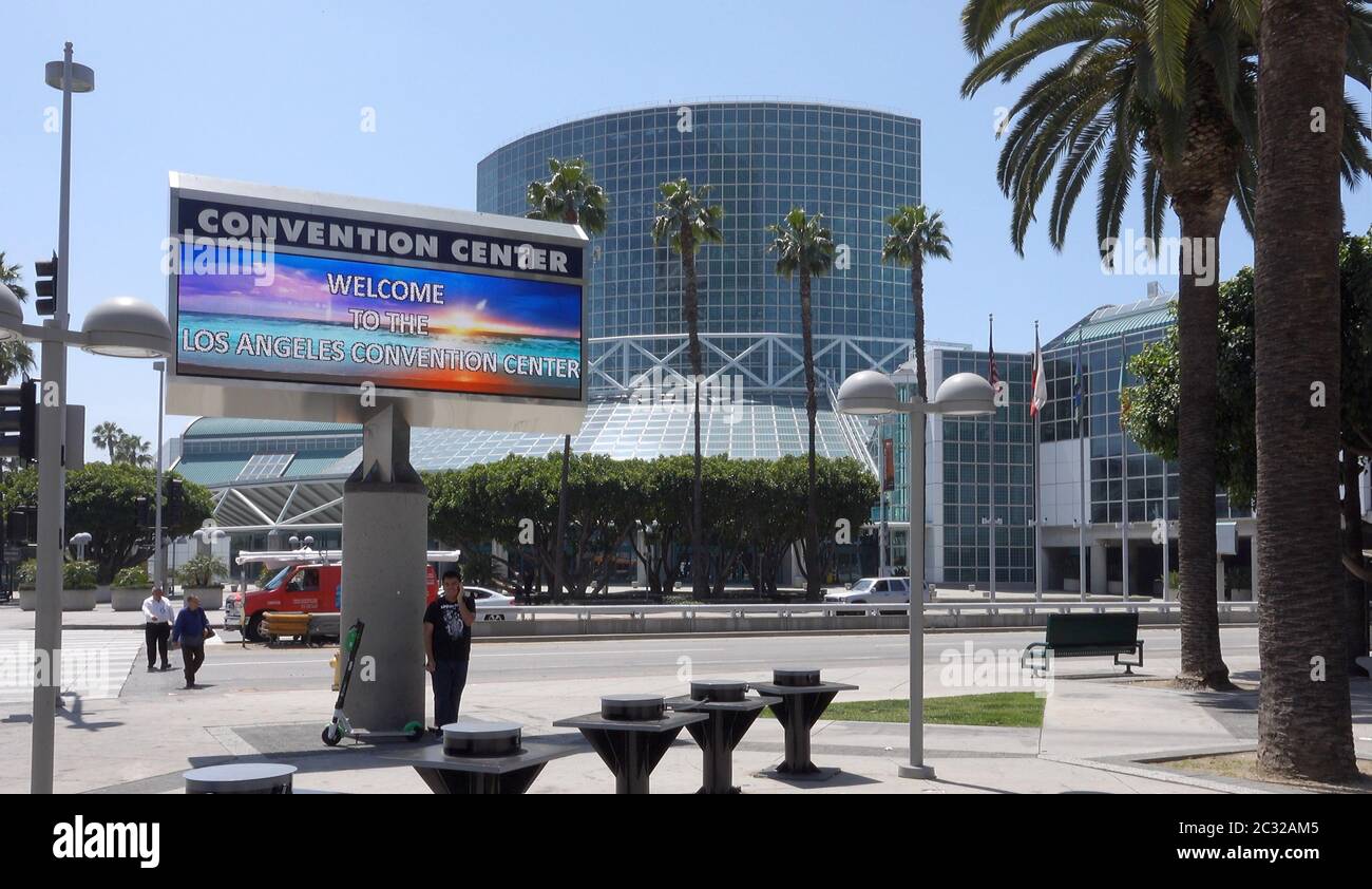 The Los Angeles Convention Center in downtown LA with Welcome sign ...