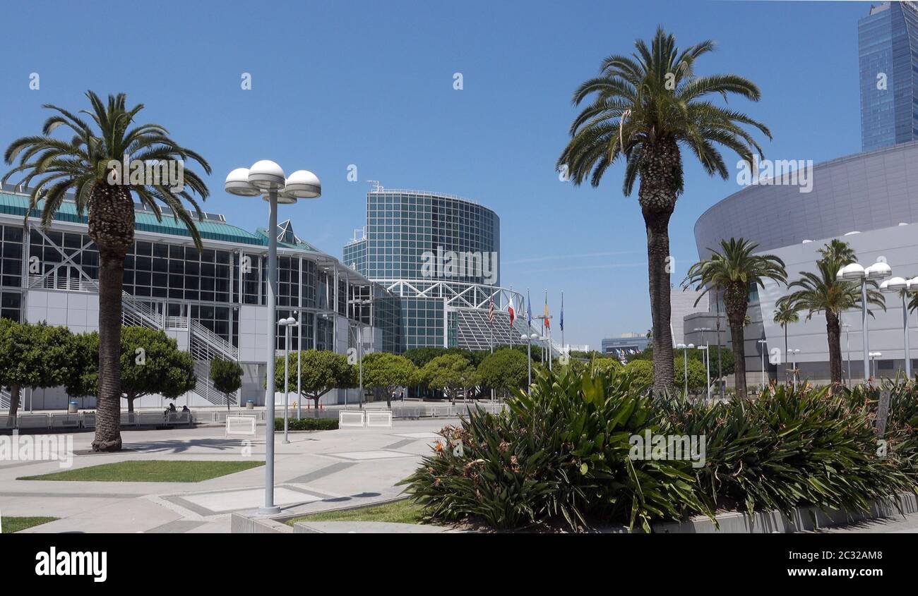 Los angeles convention center exterior hi-res stock photography and ...