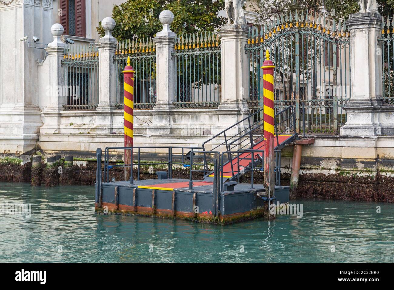 Floating Pontoon Dock at Grand Canal in Venice Stock Photo - Alamy