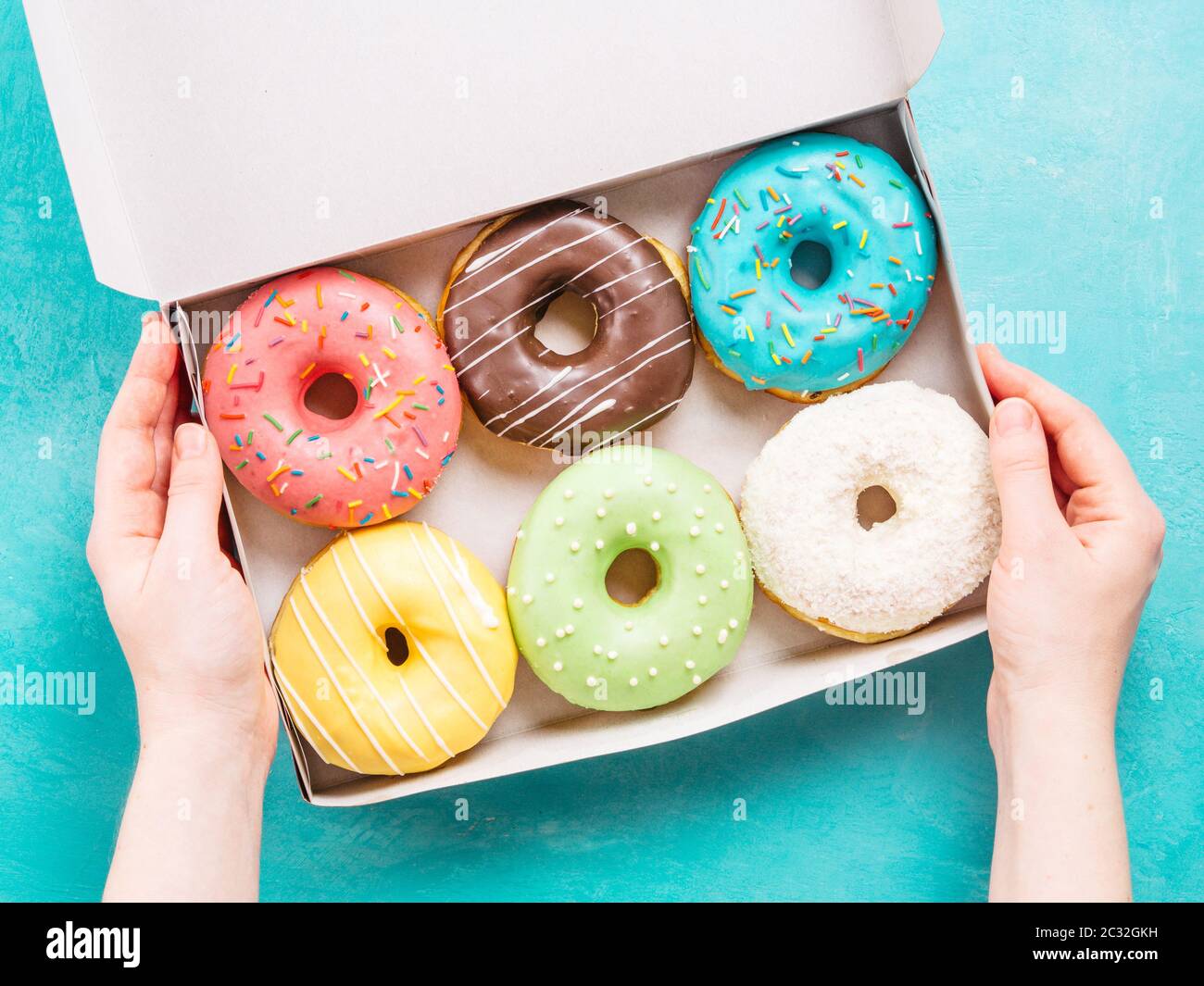 Holding box donuts hi-res stock photography and images - Alamy