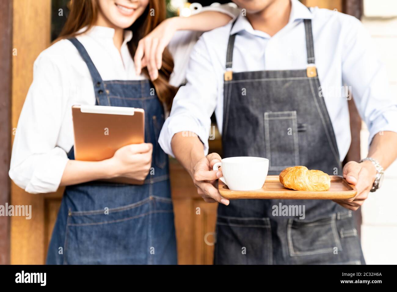 Tablet management coffee shop hi-res stock photography and images - Alamy