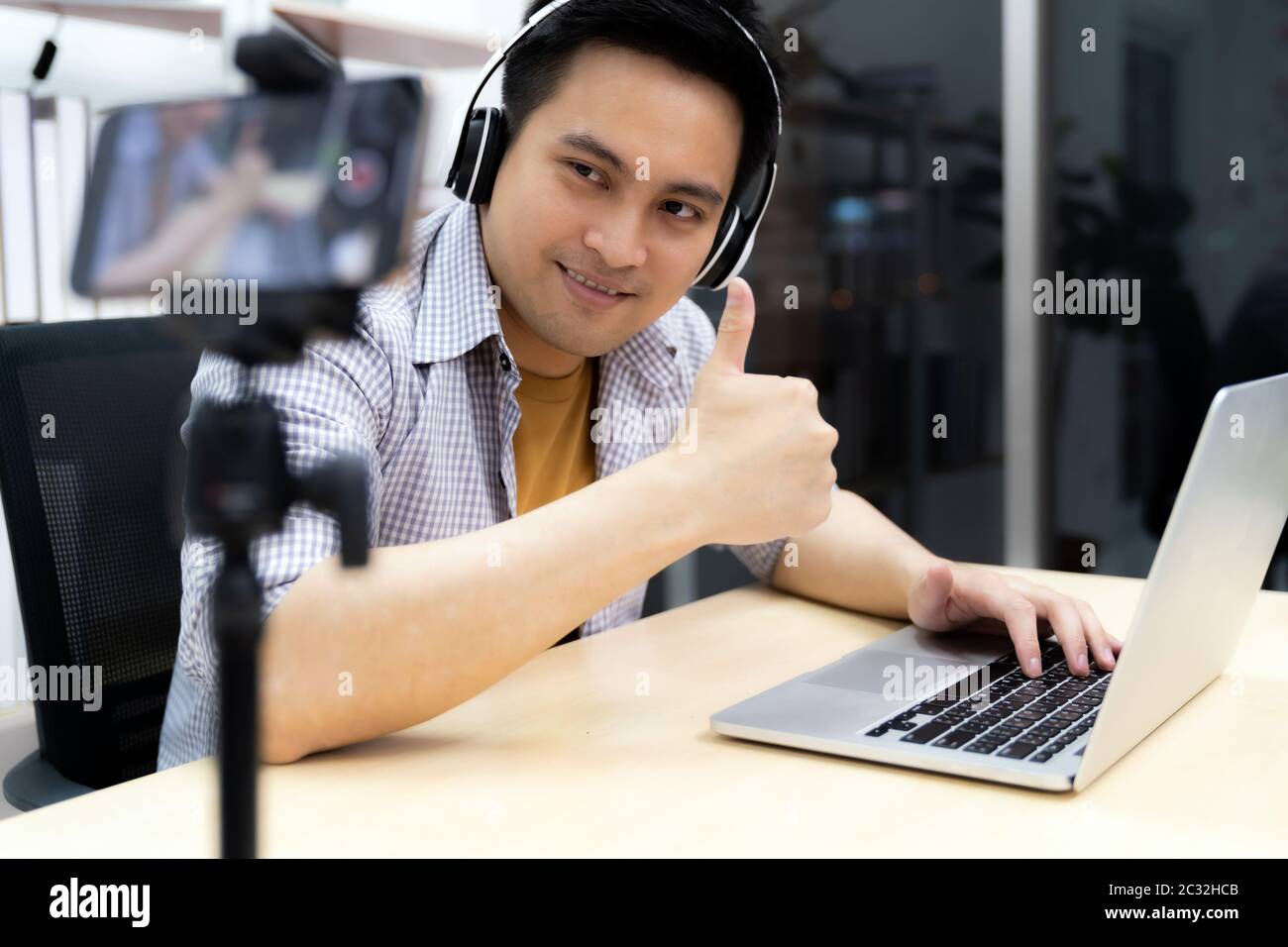 Gamer casting as vlog Stock Photo - Alamy