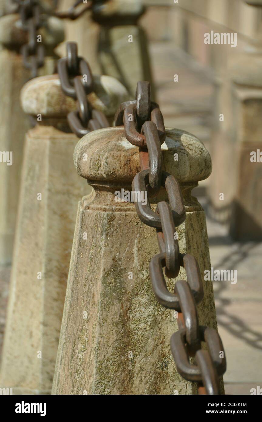 Chain crane hi-res stock photography and images - Alamy