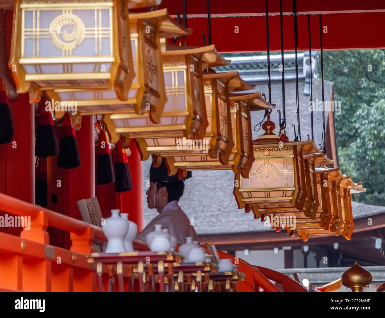 Shinto priest praying at Fushimi Inari Taisha Shinto shrine, Kyoto ...