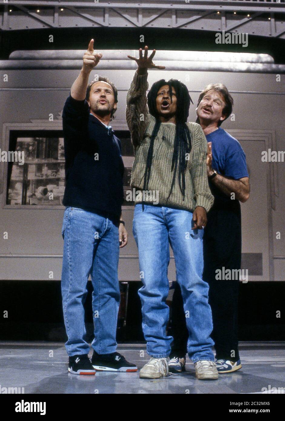 Robin williams whoopi goldberg billy hi-res stock photography and ...