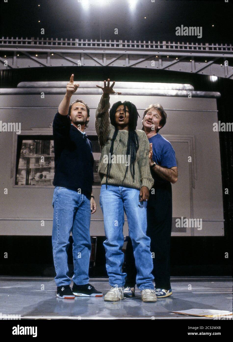Billy Crystal, Whoopi Goldberg, Robin Williams rehearsing for Comic ...