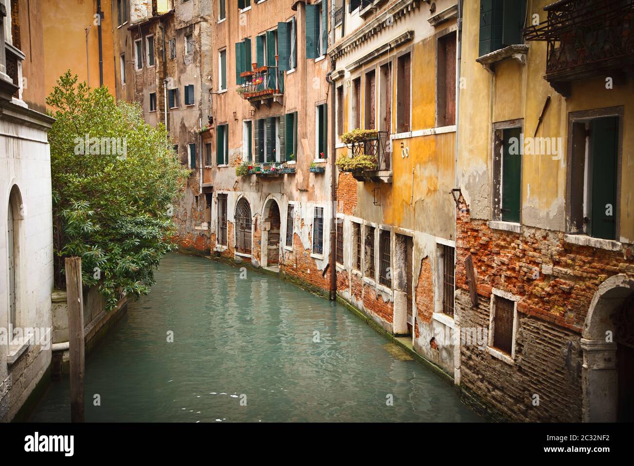 Canal scenics hi-res stock photography and images - Alamy