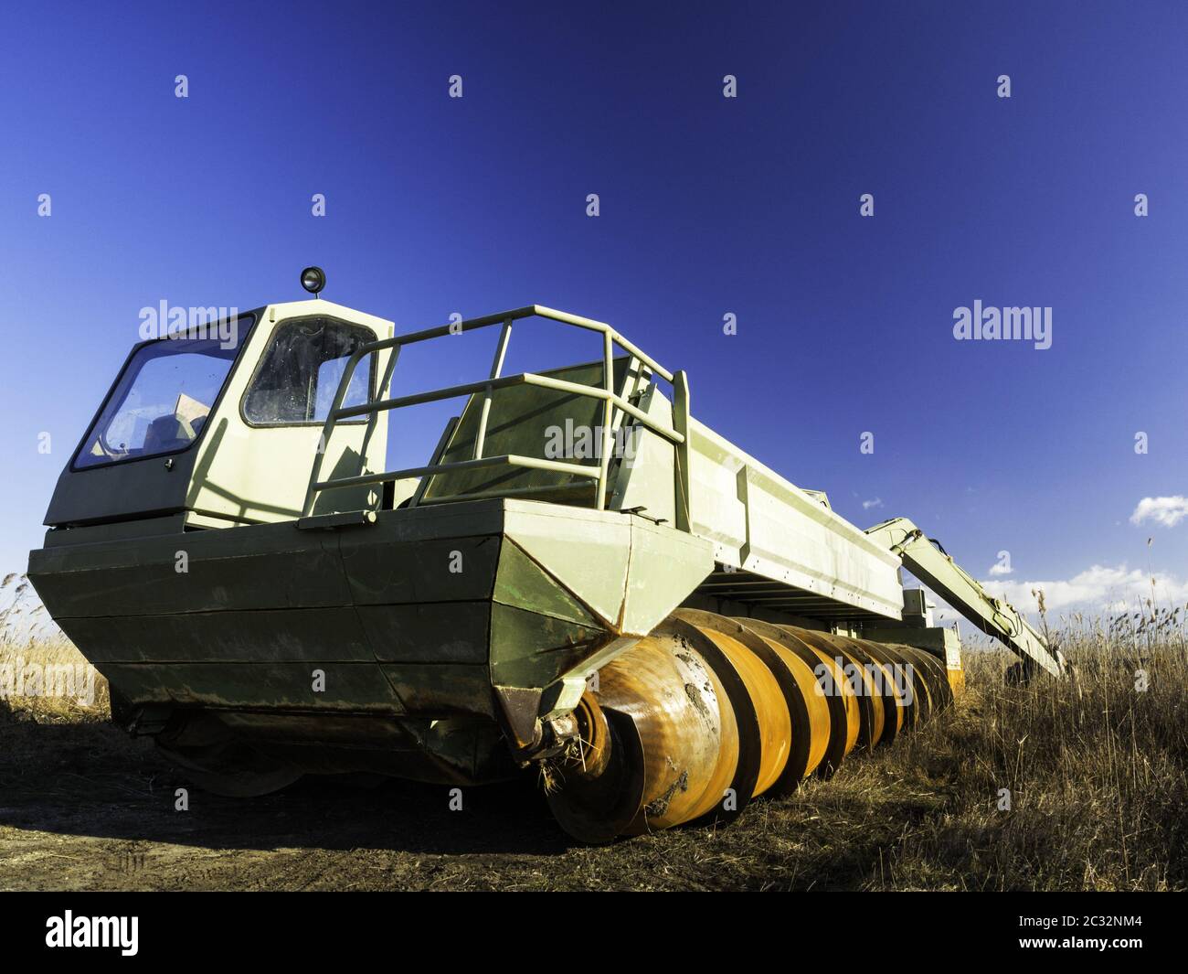 Heavy machine vehicle hi-res stock photography and images - Alamy