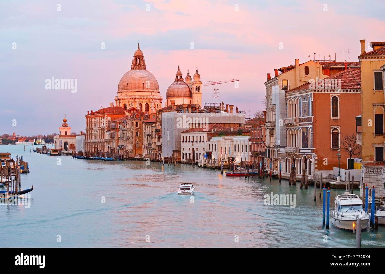 Grand canal salute cathedral hi-res stock photography and images - Alamy