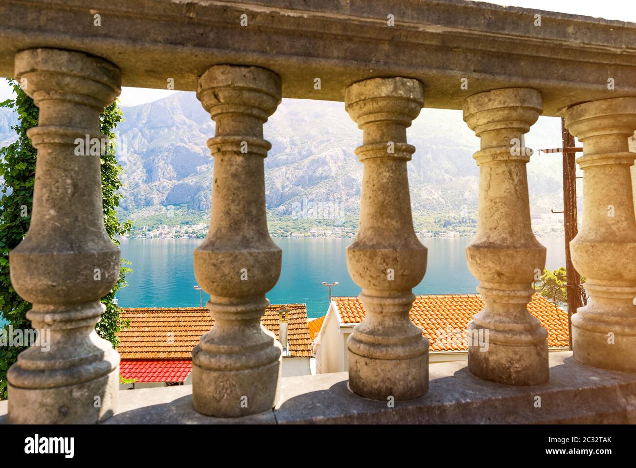 View through stone columns hi-res stock photography and images - Alamy
