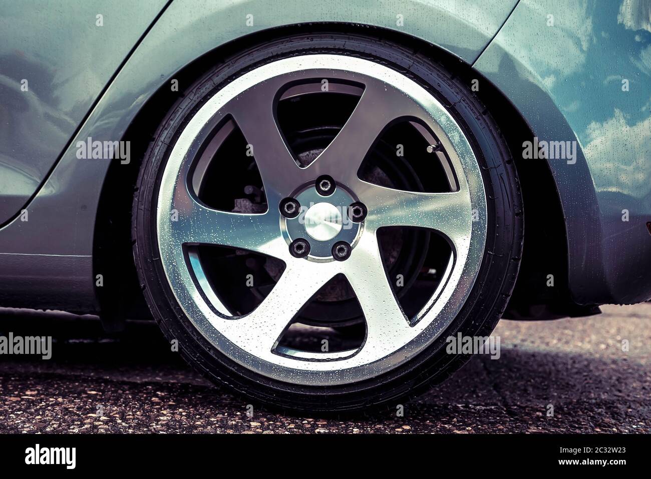 Aluminium car alloy rims hi-res stock photography and images - Alamy