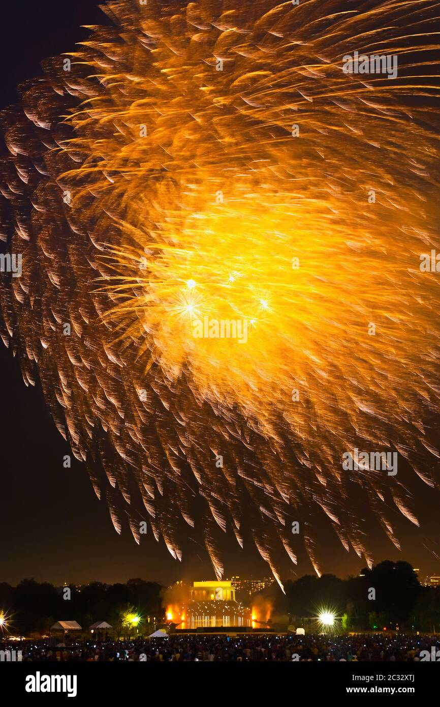 Fireworks over Lincoln Memorial Stock Photo - Alamy