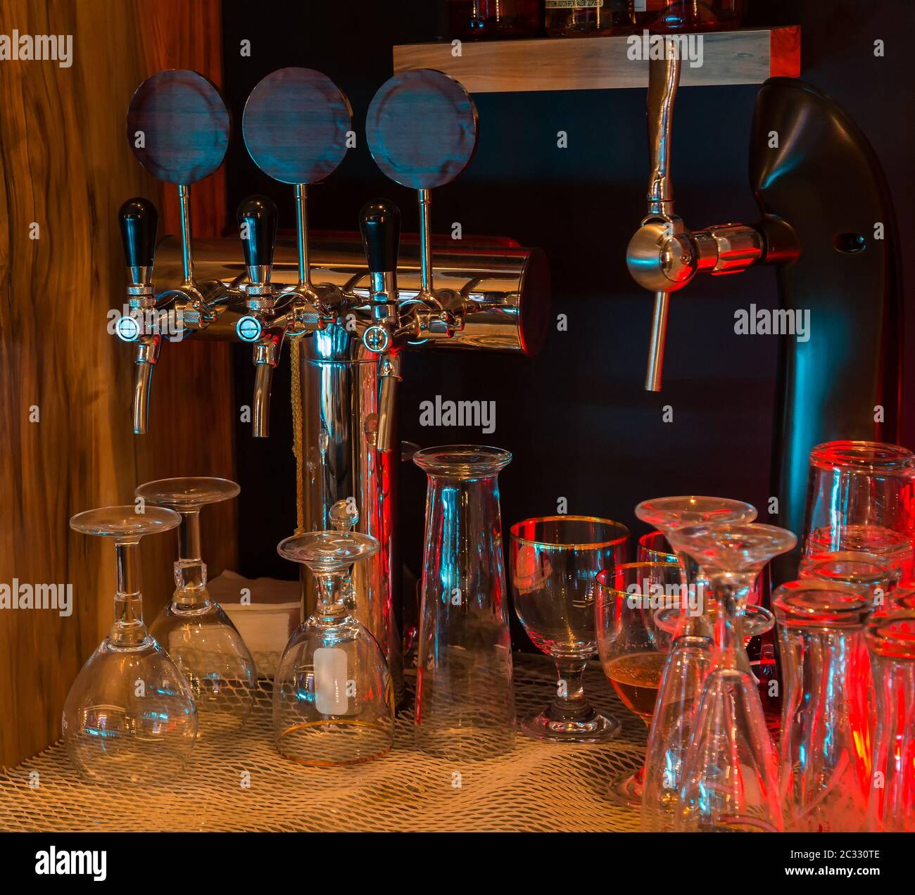 Beer service hi-res stock photography and images - Alamy