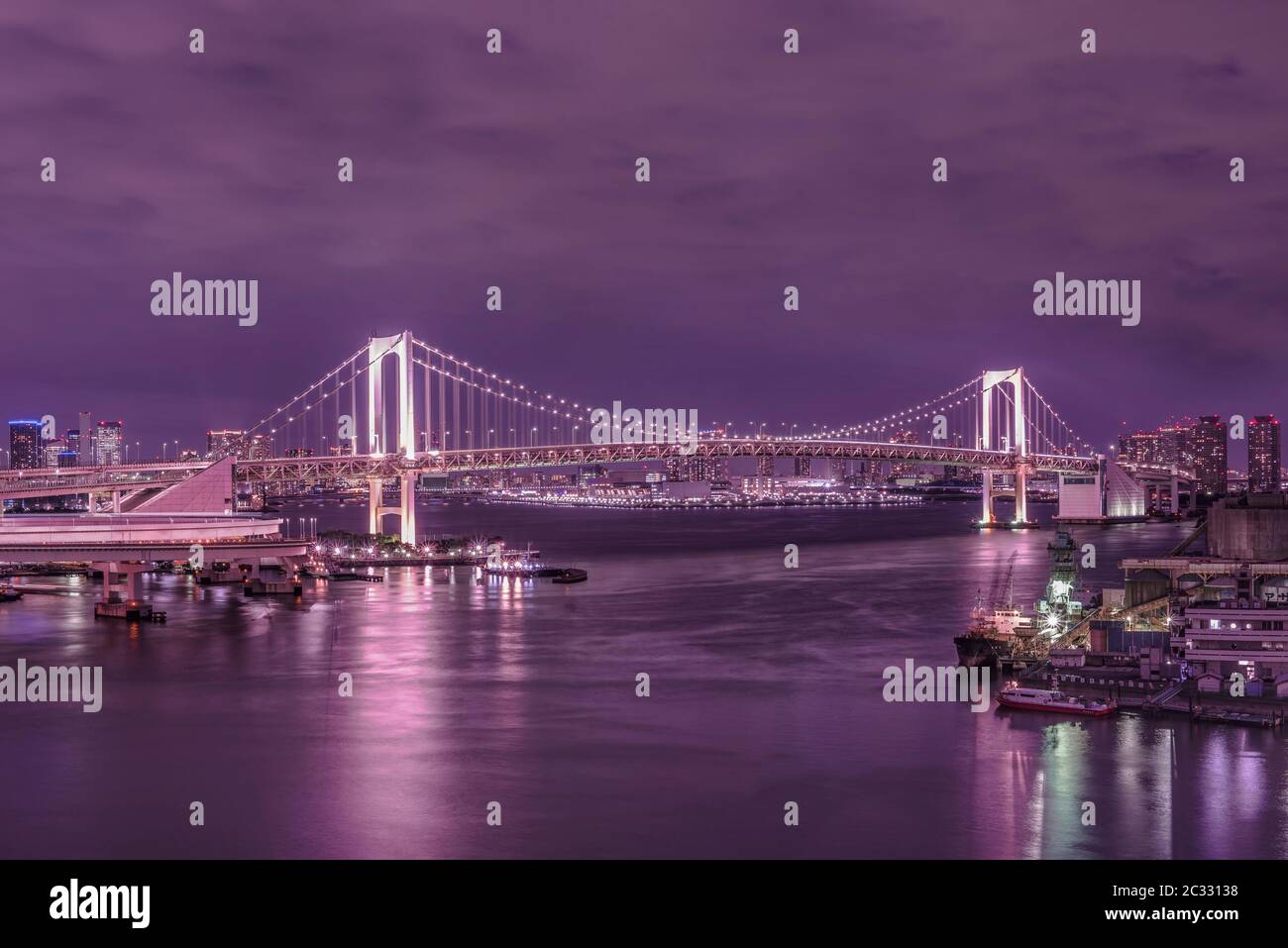 Container ships in tokyo bay hi-res stock photography and images - Alamy